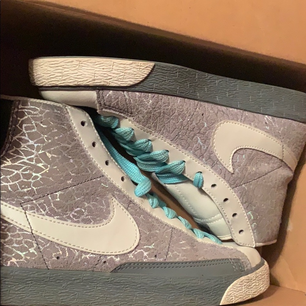 Nike Wmns Blazer Cool Grey/Metallic/Powder Blue - Gem